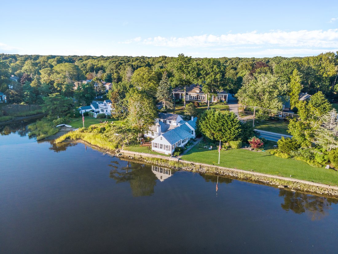 166 New Meadow Road Road, In Barrington, Rhode Island, United States ...