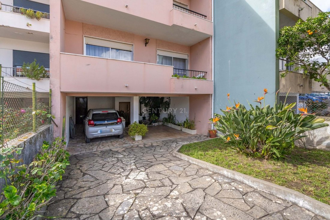 5 Bedroom House In Parede In Parede, Lisbon, Portugal For Sale (13956914)