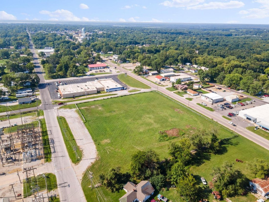 1015 North 3rd Street In Clinton, Missouri, United States For Sale ...