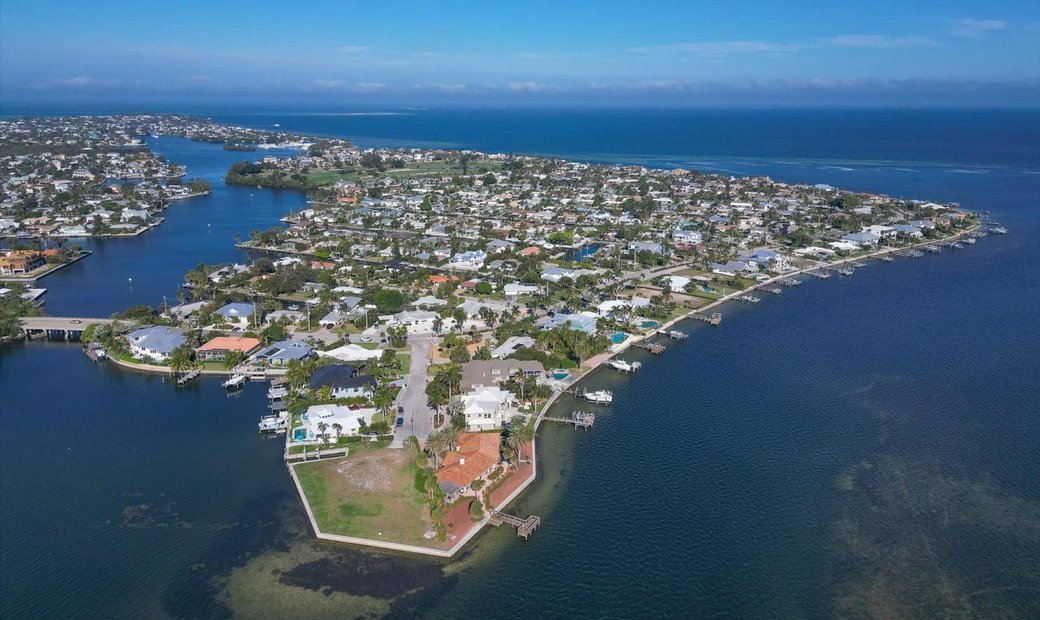 Maison Spectaculaire Au Bord De L'eau Dans Holmes Beach, Floride, états ...