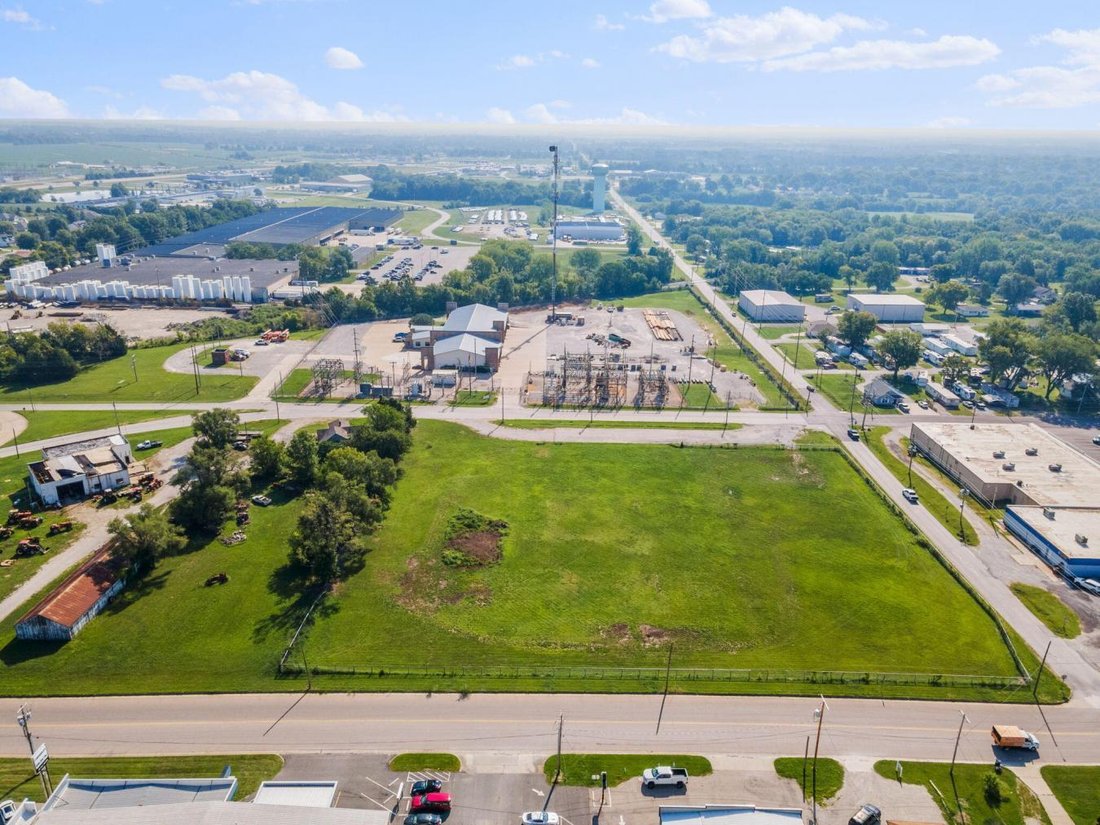 1015 North 3rd Street In Clinton, Missouri, United States For Sale ...