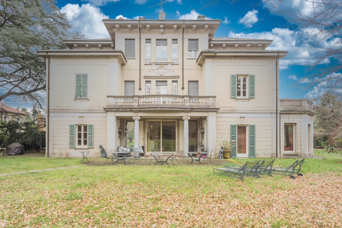 Historic Villa With 4 Hectares Private Park And Pool In Varese ...
