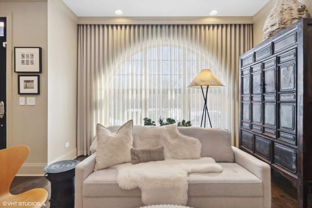 Exquisite Design Across Three Levels In Chicago, Illinois, United ...