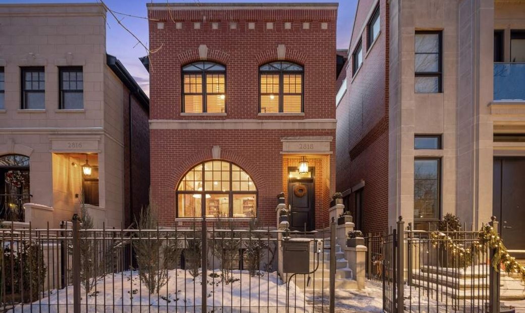 Exquisite Design Across Three Levels In Chicago, Illinois, United ...