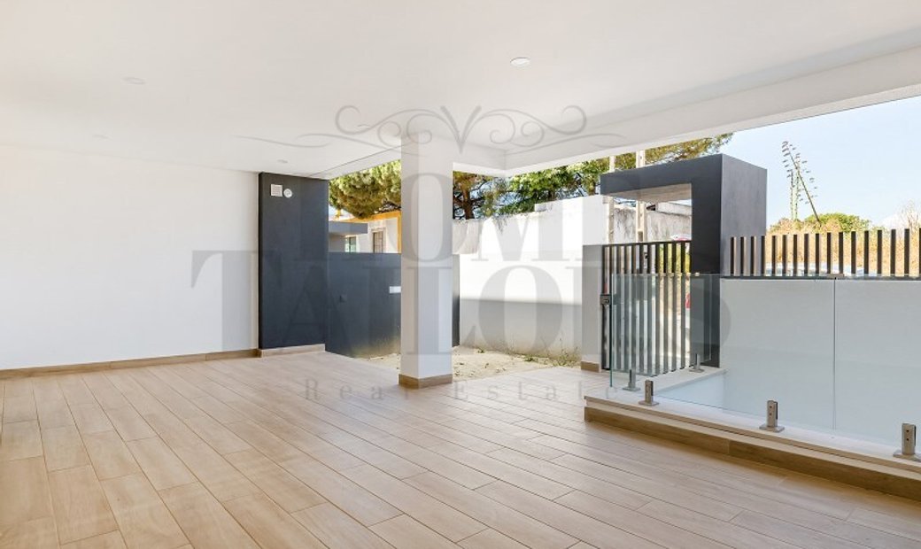 House 3 Bedrooms +1 | Two Minutes From The Dans Trafaria, Setúbal ...