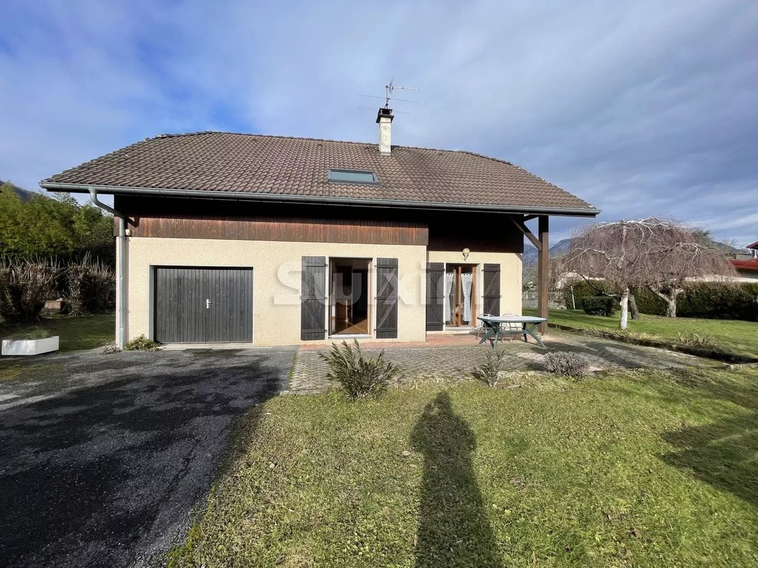 Annecy House In Annecy, Auvergne Rhône Alpes, France For Sale (13989500)