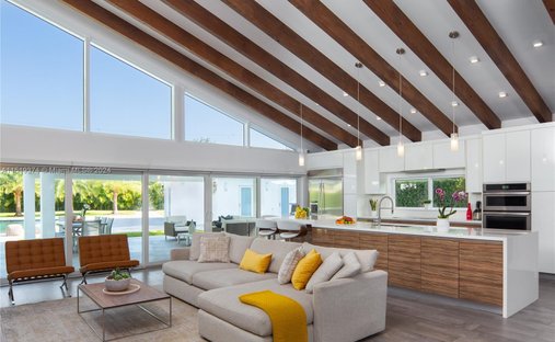 Real Estate Agent Sandra Chartouni | JamesEdition