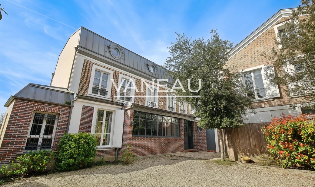 Center Of Garches House With Swimming Pool In Garches, île De France ...