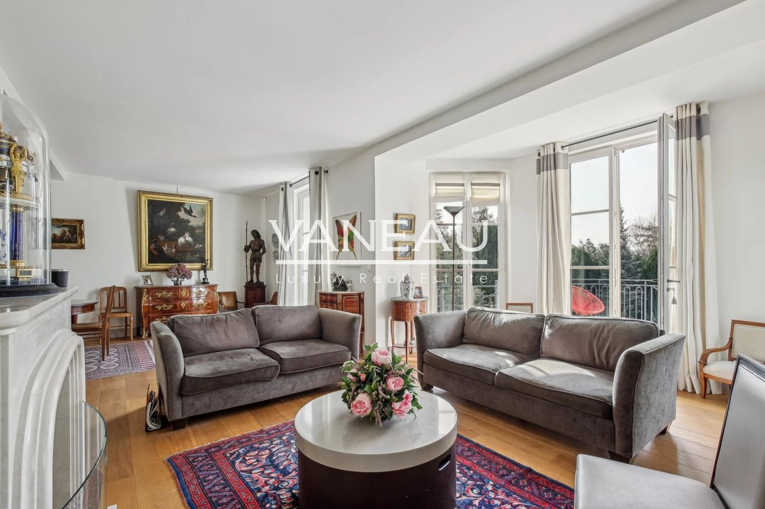 Center Of Garches House With Swimming Pool In Garches, île De France ...