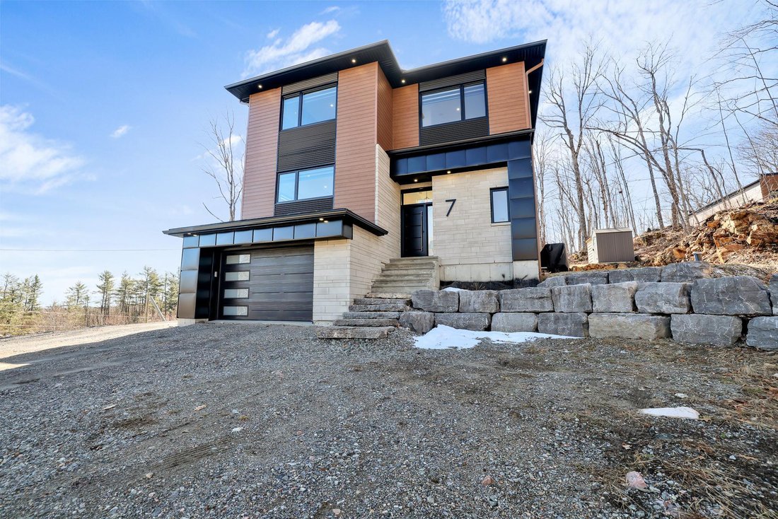 Magnificent Modern & Warm Residence Full Of Natural In Bristol, Quebec ...