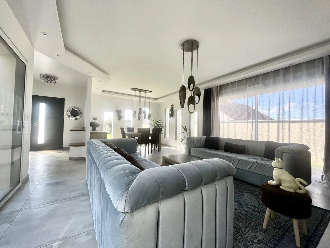 Sens House In Sens, Bourgogne Franche Comté, France For Sale (13999161)