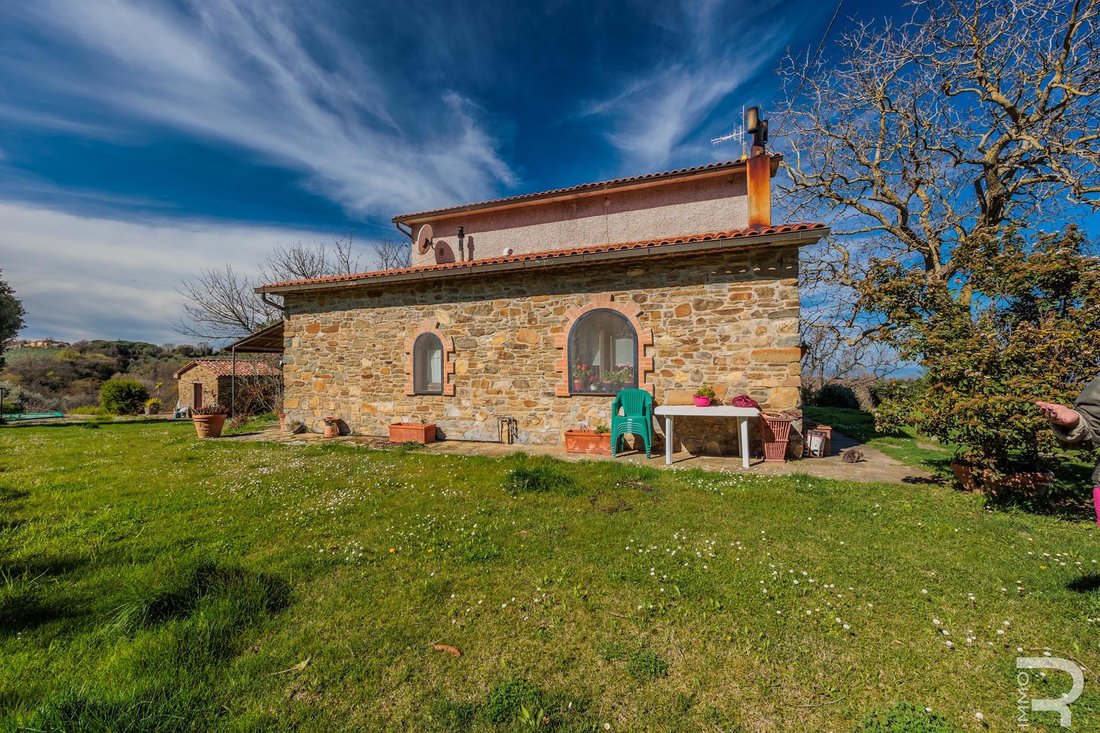 Rustico With 18 Hectares Of Land In Tuscany, Italy For Sale (14010584)