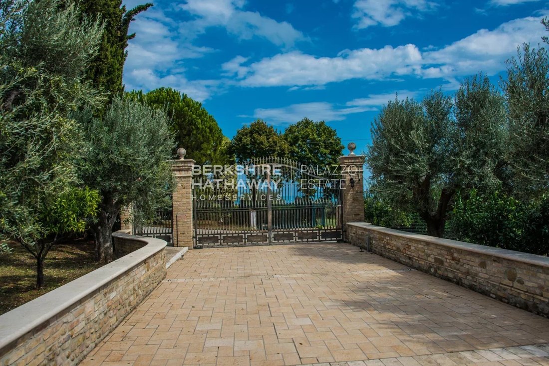 Villa With Land On The Hills Of Abruzzo Partial In Colonnella, Abruzzo ...