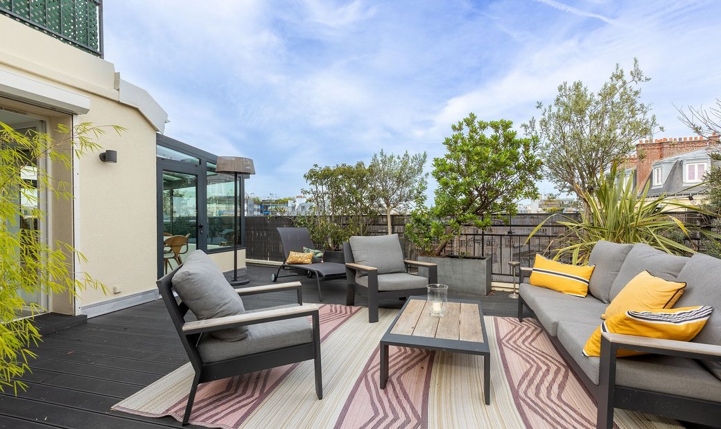 Par048 2 Bedroom Penthouse With Terrace In Paris, île De France, France ...