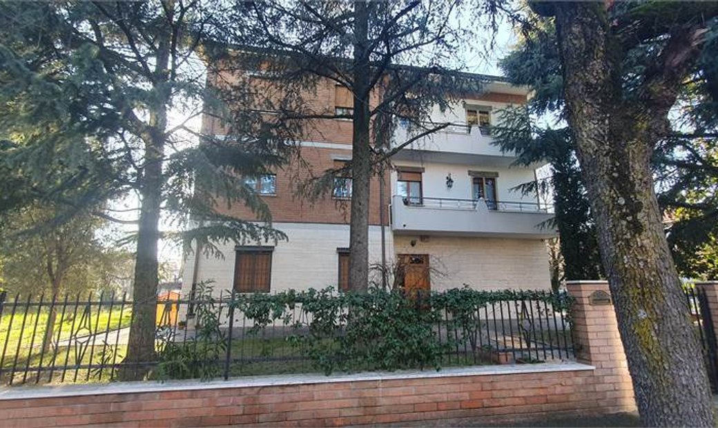 Bellissima Casa Indipendente Con 3 In Modena, Emilia Romagna, Italy For ...