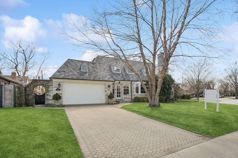 Stately Home On A Premier Corner Lot In Park Ridge, Illinois, United ...