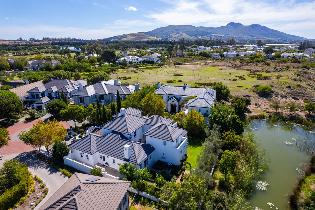 Exquisites Familienhaus Am Rande In Val De Vie Estate, Westkap ...