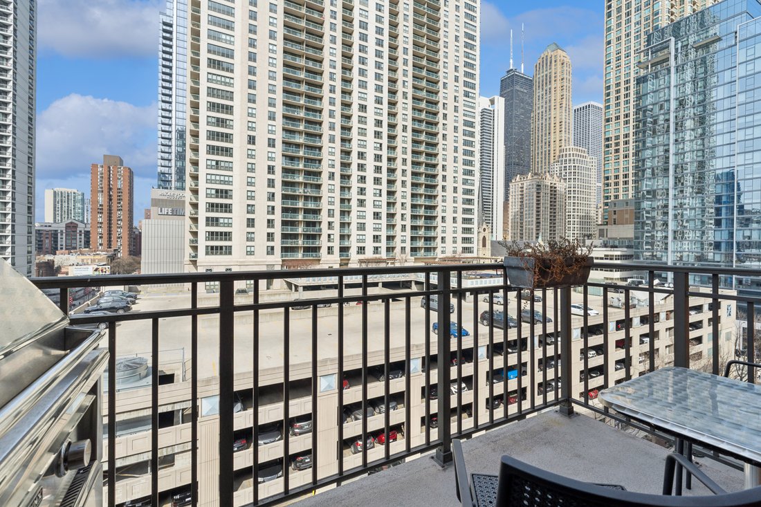 Charming Duplex Up Penthouse In Chicago, Illinois, United States For ...