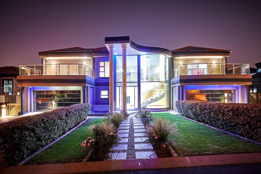 Exquisite Modern Mansion On The Greenbelt In Centurion, Gauteng, South ...