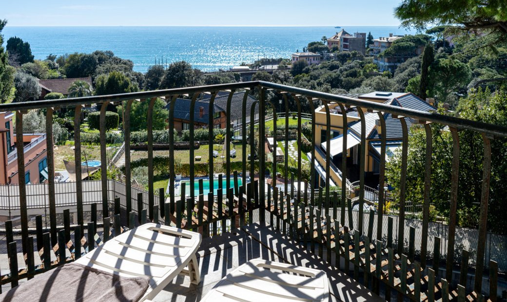 Genoa Quarto Elegante ático Con Vistas Al Mar En Génova, Liguria ...