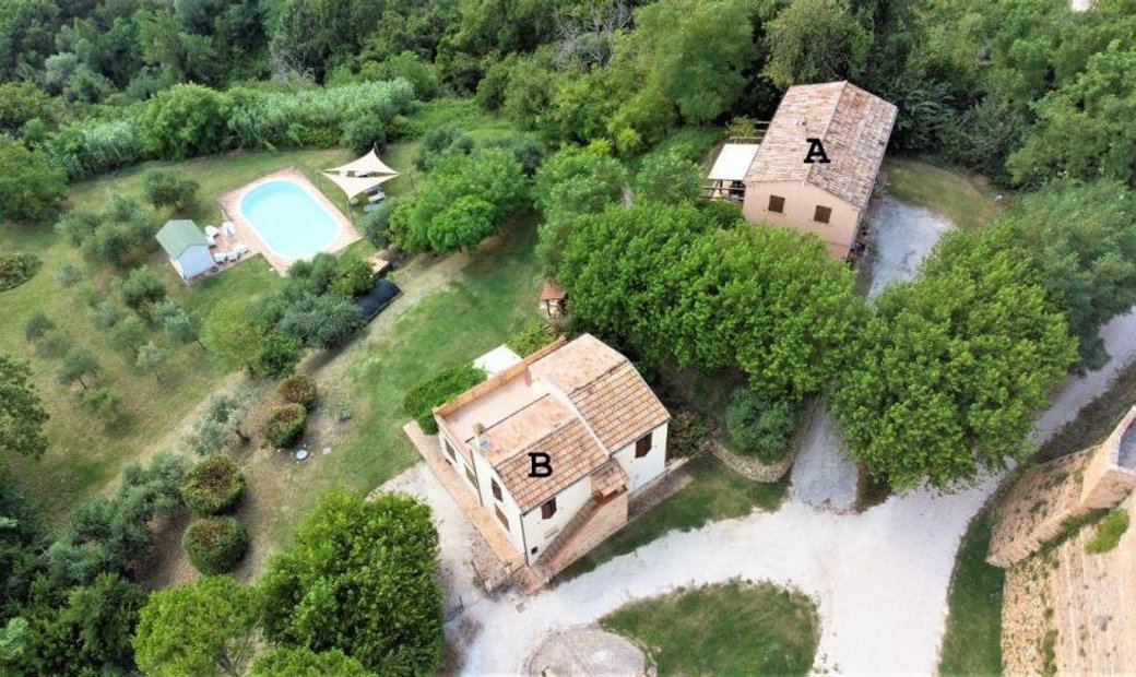 Due Abitazioni Autonome Con Vista Panoramica E In Loretello, Marche ...