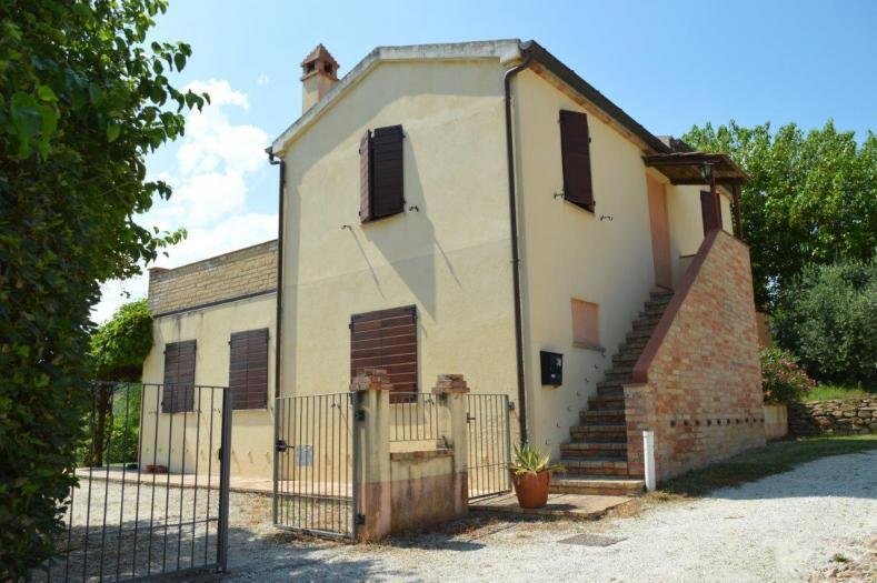 Due Abitazioni Autonome Con Vista Panoramica E In Loretello, Marche ...