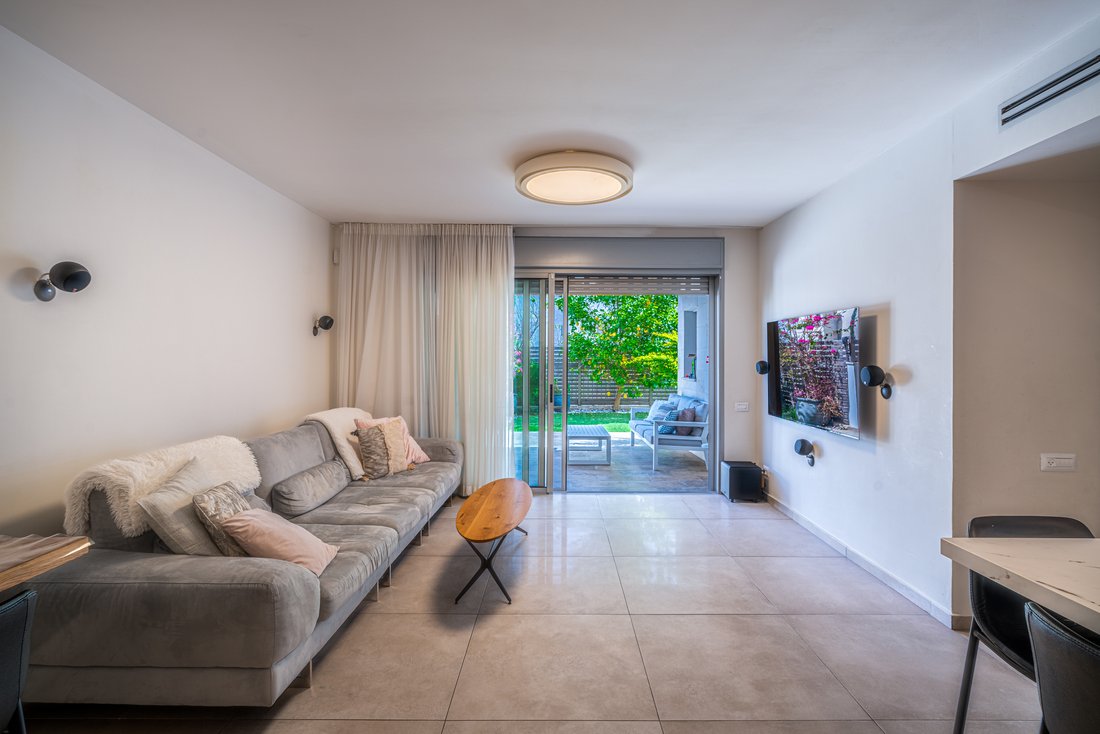 Gorgeous Garden Apartment In The Valley In Ness Ziona, Center District ...
