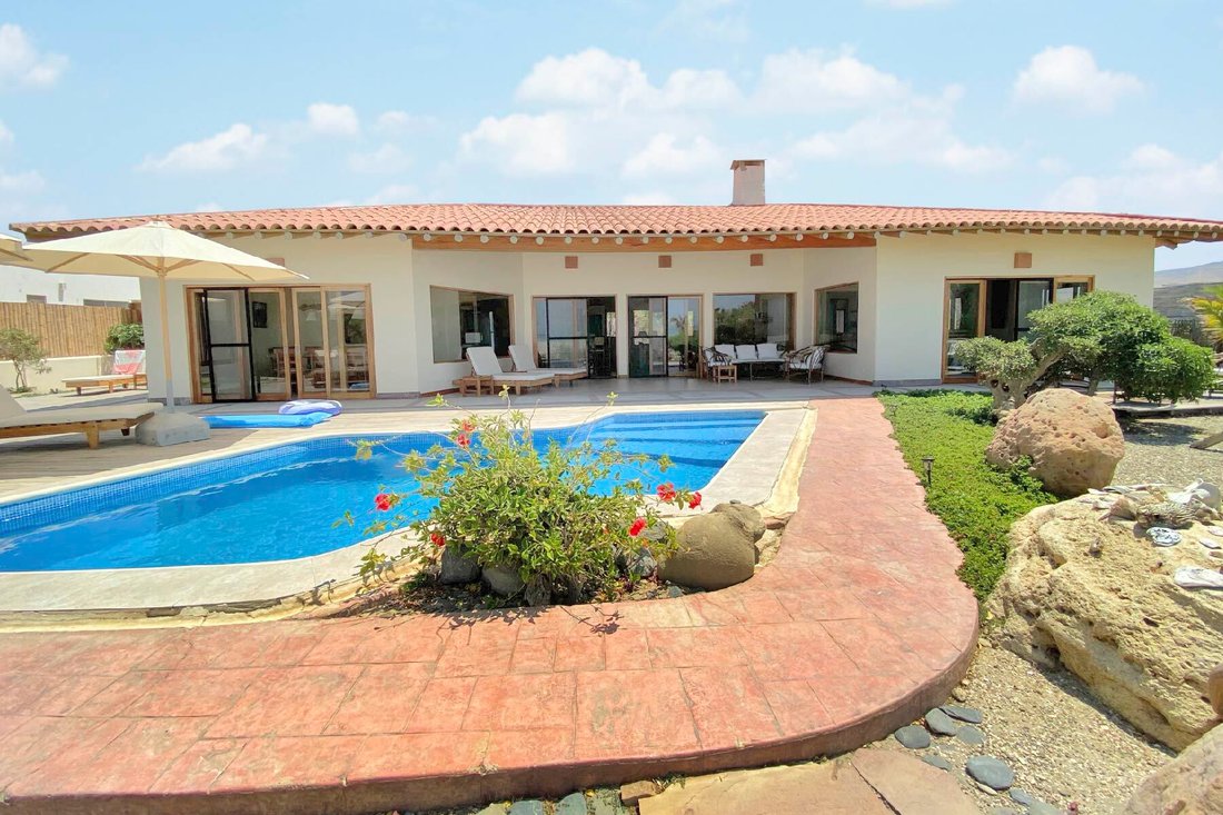 Beautiful And Spacious House On The Front Line, With In ñuro, Piura ...