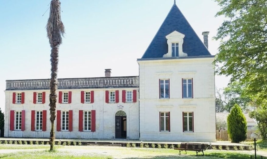 Vente Manoir 10 Pièces In Saint Martin Du Bois, Nouvelle Aquitaine ...