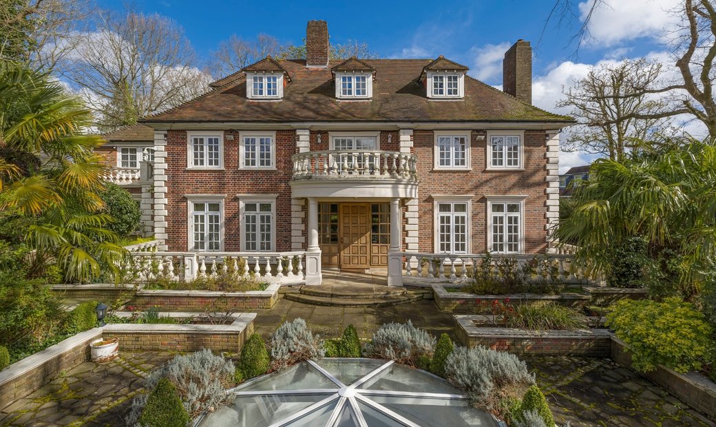 A Modern Luxury Mansion In Highgate In Londra, Inghilterra, Regno Unito ...