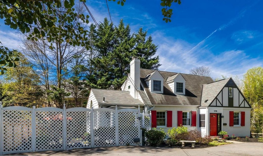 Delightful Cape Cod Style Home In Bethesda, Maryland, United States For ...