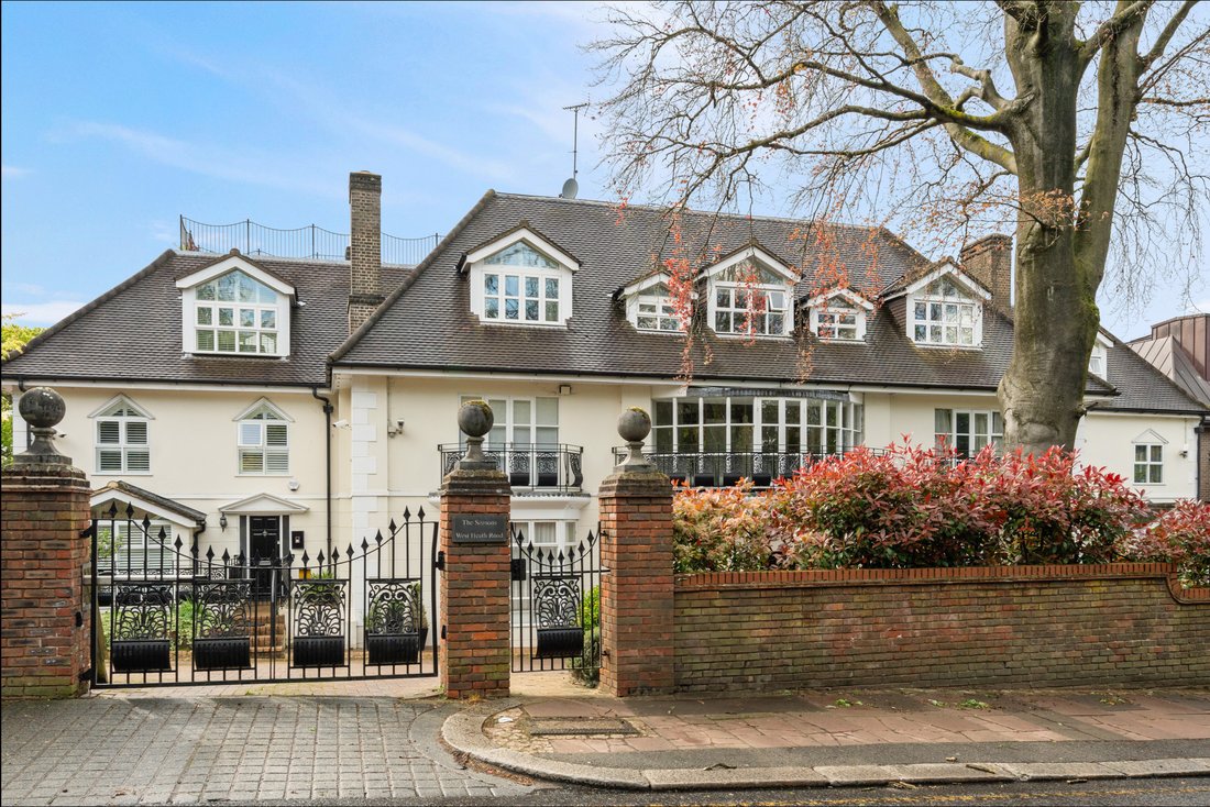 The Coach House ,West Heath Road, Hampstead, In London, England, United ...