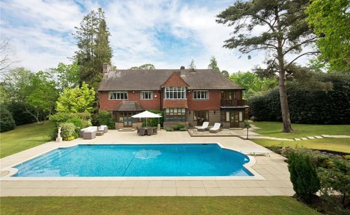 Luxury homes for sale in Addlestone, England, United Kingdom | JamesEdition