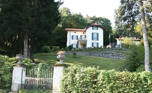 Luxury homes with garden for sale in Riccia, Molise, Italy | JamesEdition