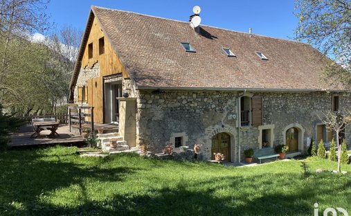 Luxury homes for sale in Le Noyer, Auvergne-Rhône-Alpes, France ...