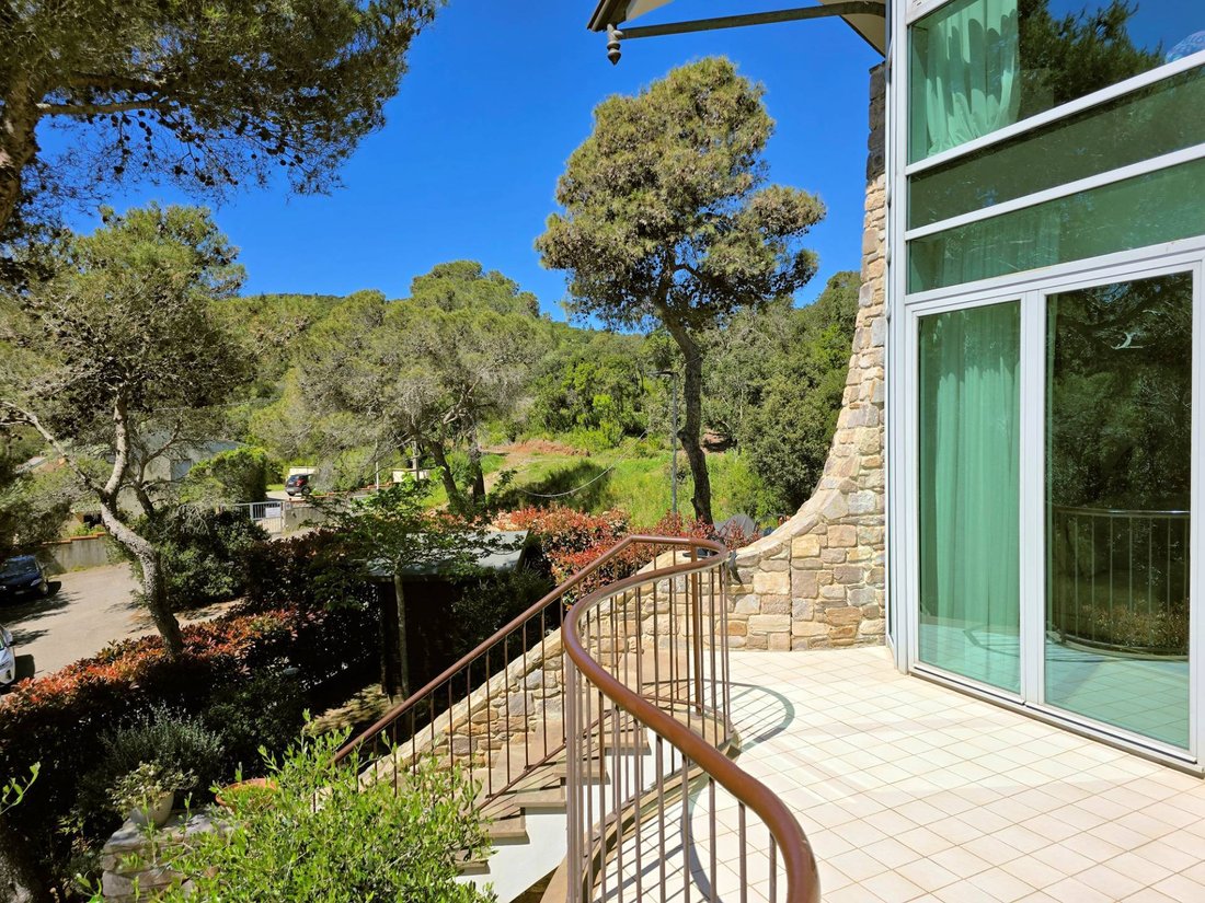 Villetta Libera Su Quattro Lati Con Giardino E In Vecchio Dazio ...