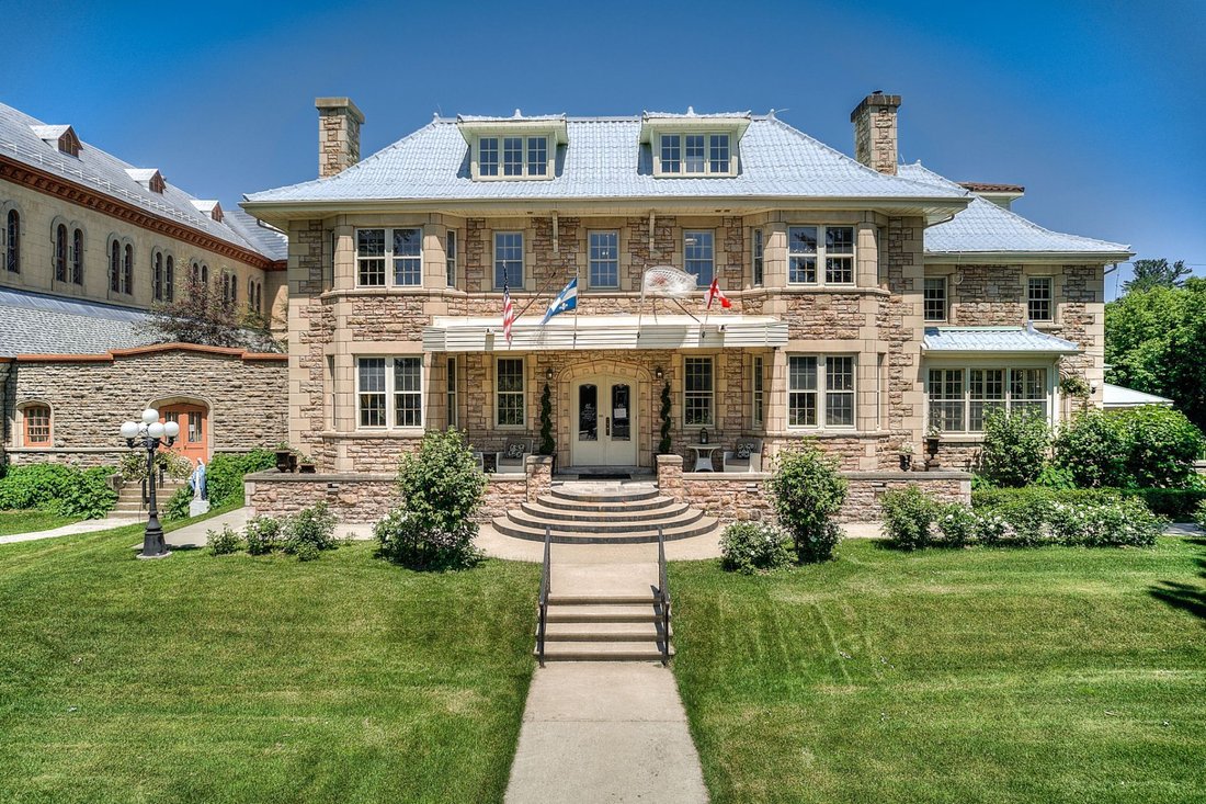 Montebello, Québec In Montebello, Quebec, Canada For Sale (14137352)