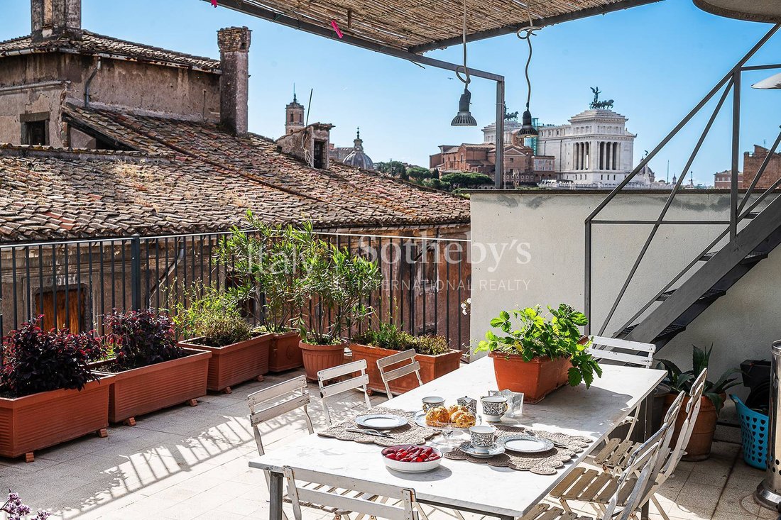 Magnificent Townhouse Overlooking The Colosseum In Rome, Lazio, Italy ...