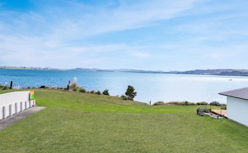 Luxury homes for sale in One Tree Point, Northland, New Zealand ...