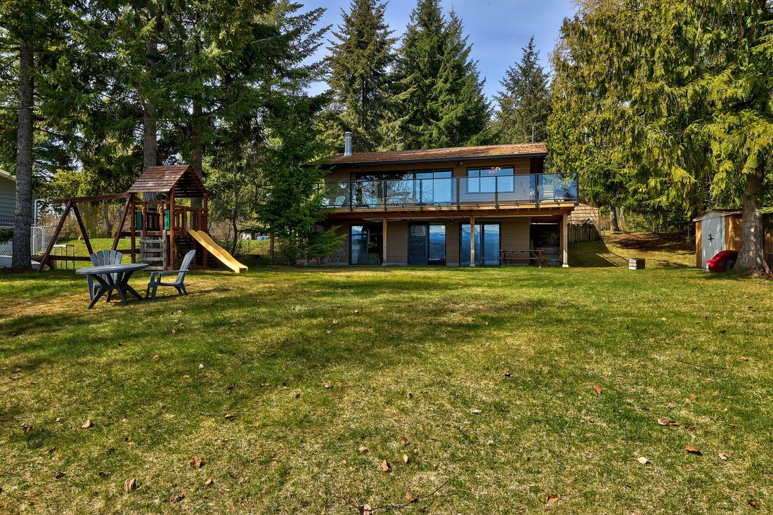 Shuswap Waterfront Cabin In Magna Bay, British Columbia, Canada For ...