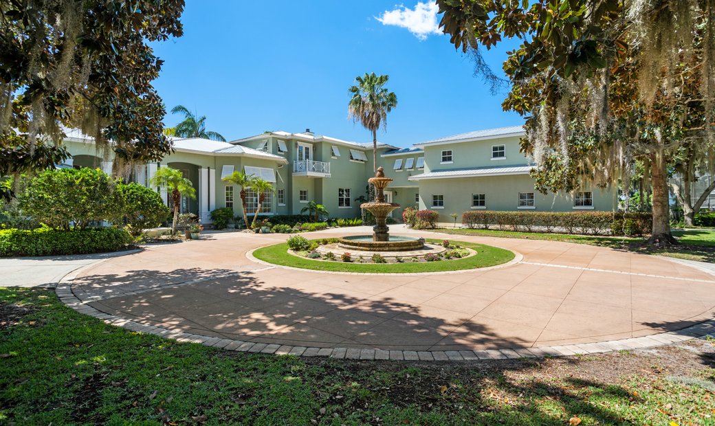 Unrivaled Waterfront Paradise In Leesburg, Florida, United States For ...