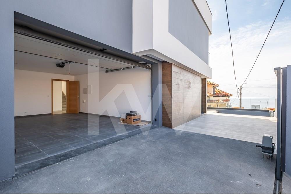 Moradia T3 Nova Canhas, Ponta Do Sol In Cova, Madeira, Portugal For ...