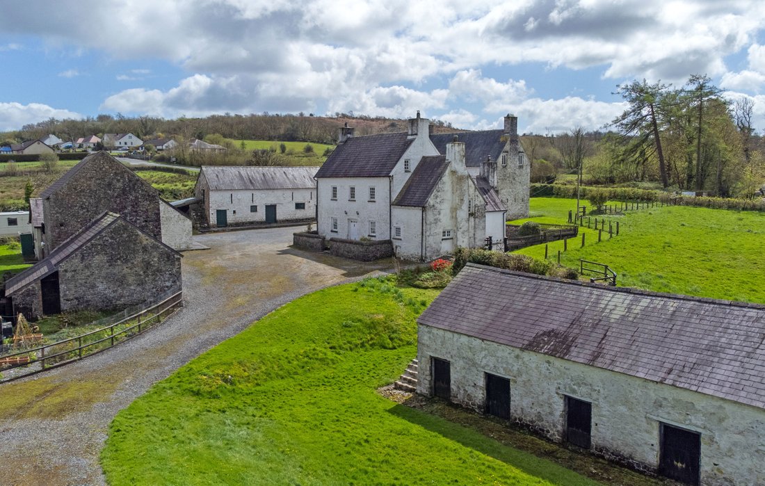 A Beautiful 5 Bedroom Farm House And In Llanelli, Wales, United Kingdom ...