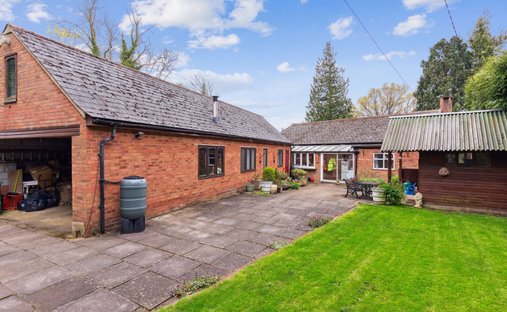 Luxury river view bungalows for sale in Flamstead, England, United ...