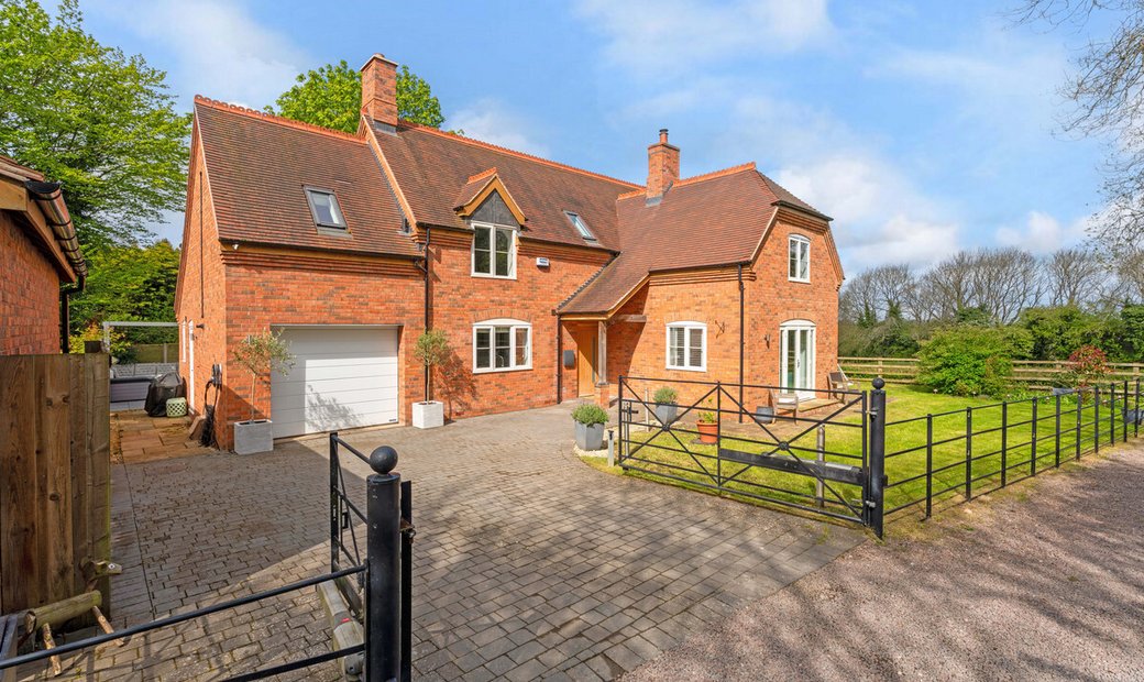 4 Bedroom Detached House For Sale In In Harbury, England, United ...