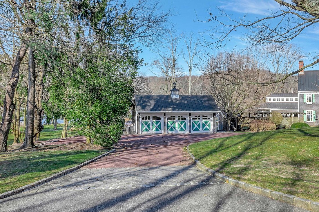 146 Oakside Drive, Smithtown, New York, In Smithtown, New York, Stati ...