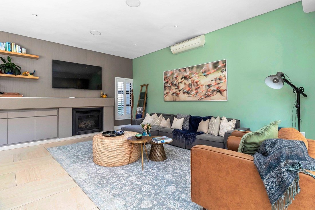 Refined Contemporary Residence In Midrand, Gauteng, South Africa For Rent (14240752)