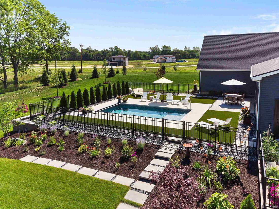5 Bedrooms Single Family Detached In Huntertown, Indiana, United States ...