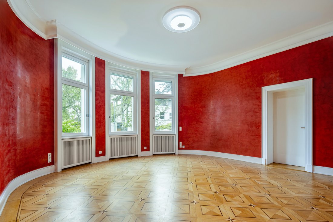 Representative, Elegant And Timeless Family In Wiesbaden, Hessen ...