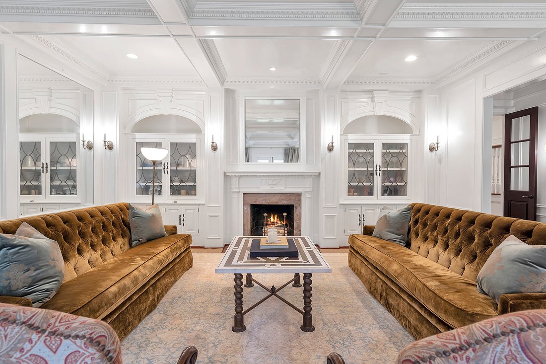 Urbanes Leben Im Wald In Brookhaven, Georgia, Vereinigte Staaten Zu ...